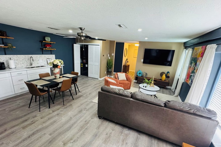 Stylish Cozy 2-bedroom Duplex  In Enjoyable Stafford With Wifi, Ac, Smart Tvs - Missouri City, TX