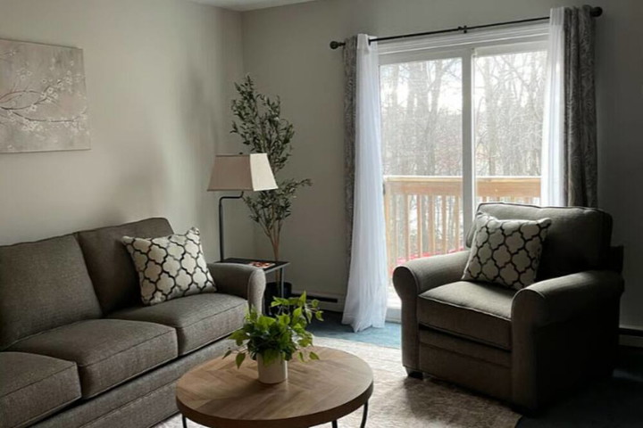 Golfing, Lake View 2-br, 1.5 Ba Condo In Waterbury With Fireplace, Ac And Garage - Waterbury, CT