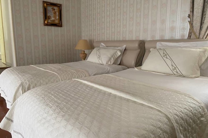 Chambre D'hôtes Le Relais Des Hirondelles - Hortensia Jardin Dans La Propriété - Chaumont-en-Vexin