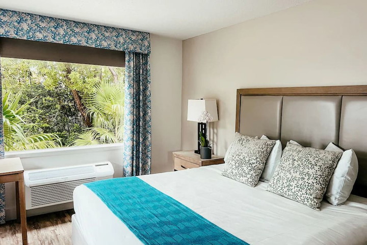 Experience The Keys: Private Beach, Sunset Dock & Free Paddleboards. - Key Largo, FL