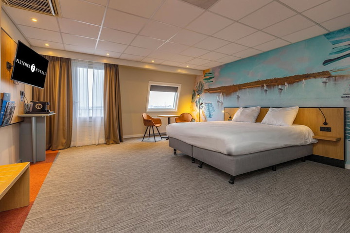 Waterfront Hotel Featuring Private Marina, Hiking Routes And Elegant Dining - Breukelen