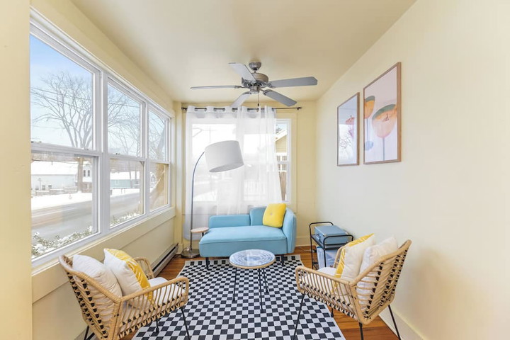 Downtown New Buffalo 3br | 8-person Hot Tub, Fire Pit, 1 Mi To The Beach - New Buffalo, MI