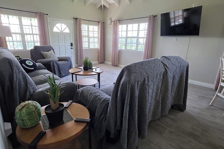 Cedar Grove 2br 3beds Hillview Retreat - Saint Kitts and Nevis
