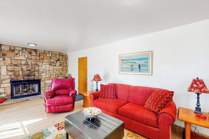 Sunny Home Near Downtown With Patio, Fireplace, Grill, Washer/dryer, & Roku - Santa Maria, CA
