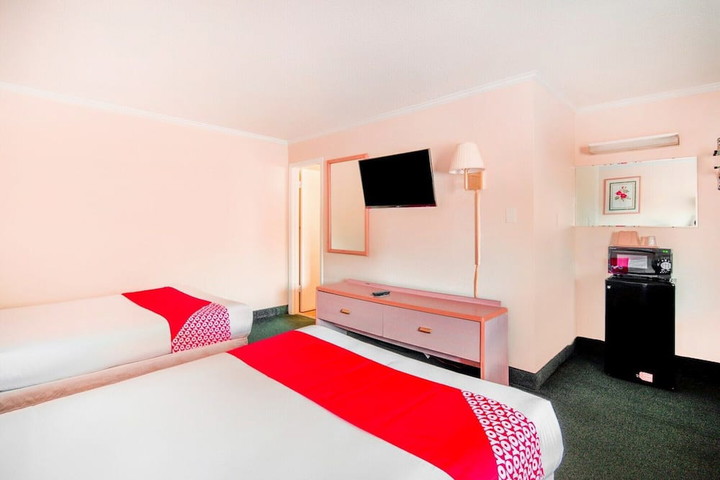2 Queen Beds Non-smoking - Hillsborough, NC