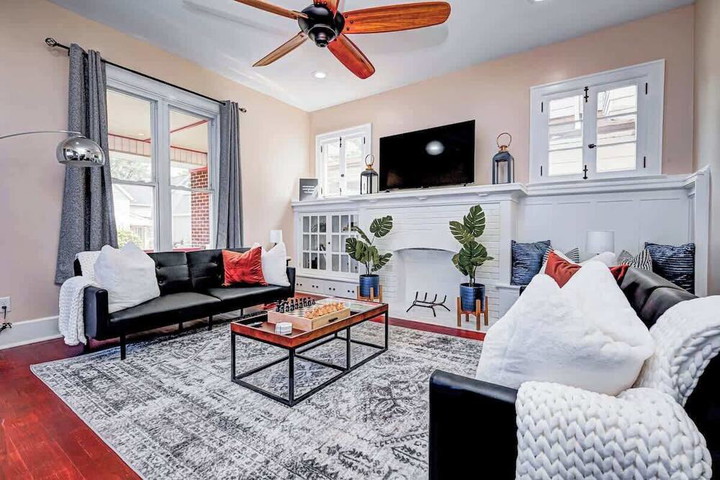 Spacious And Fun 5br W/ Pool Table And More! - Indianapolis