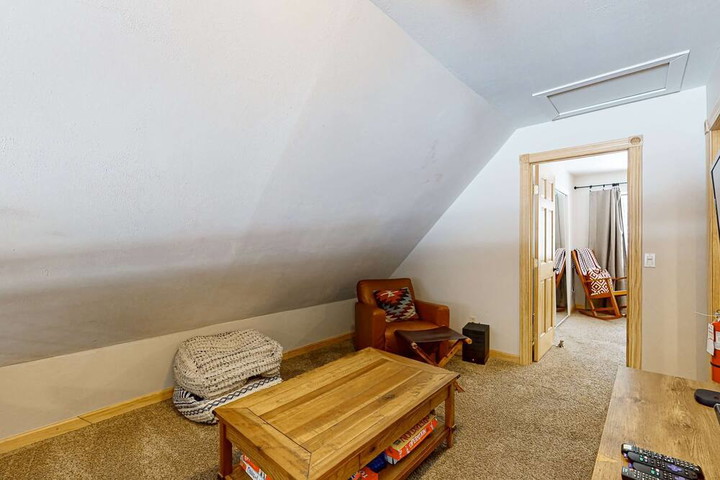 Roomy Cabin-style Home With On-site Golf & Shared Pool, Hot Tub - Skiing Nearby - Truckee, CA