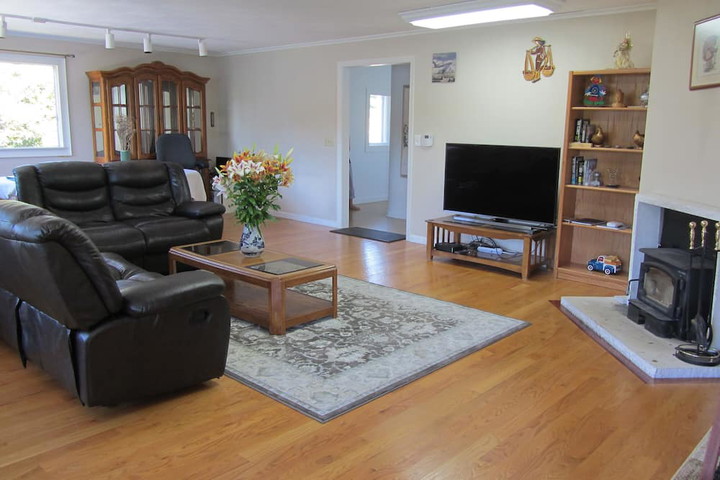 Lake Front - Upper Floor - No Animal- Allergies - Tacoma, WA