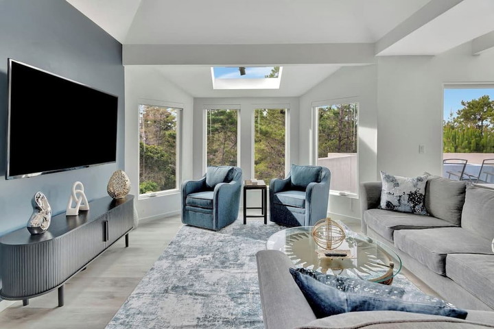 Modern Sunlit Coastal Retreat - Cambria, CA