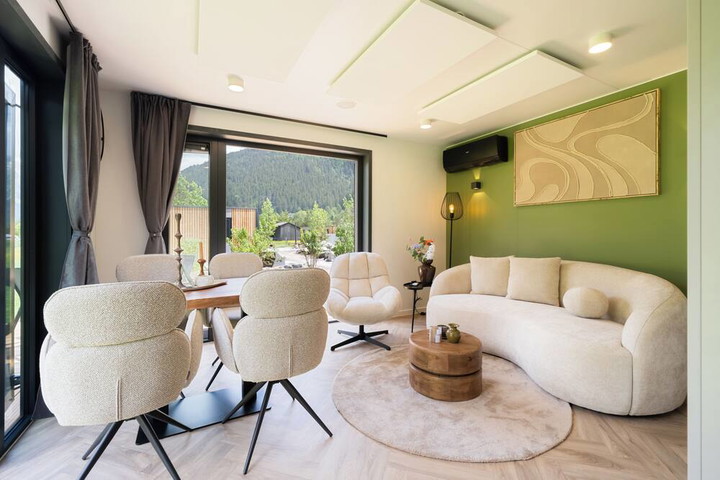Discover The Rosanna Cabin At Camping Arlberg, A Stylish And Sustainable Accommodation Surrounded By Nature. Enjoy Comfort And Tranquility With Stunning Views Of The Alps. The Perfect Place For A Relaxing Stay, All Year Round. - St Anton am Arlberg