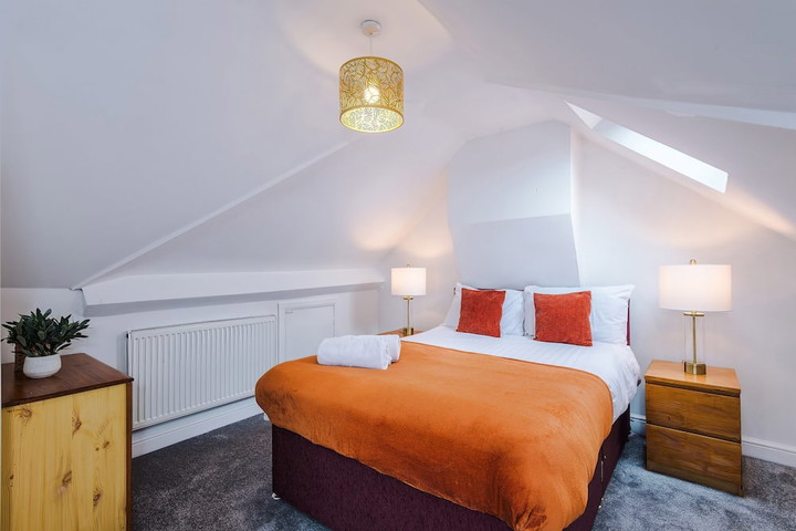 Spacious Home, Ideal For Contractors, Sleeps 6! - York