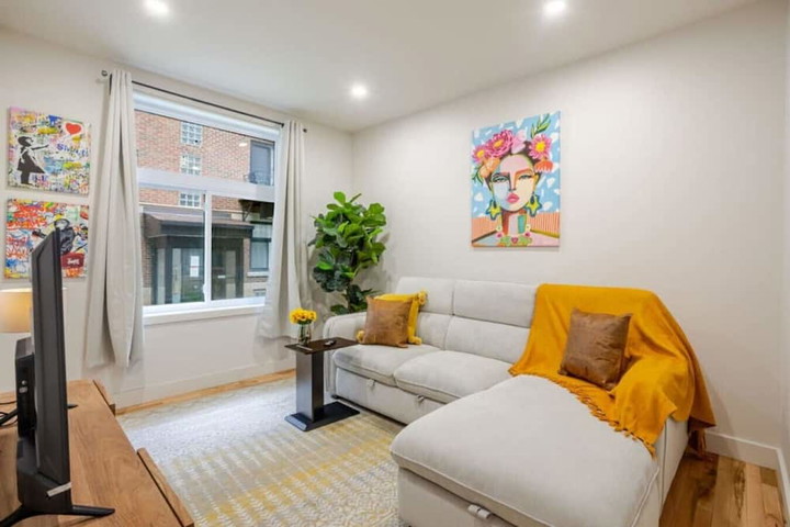 Stunning Apartment In Montréal - Dorval