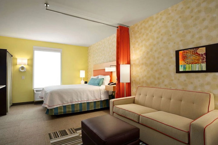 2 Convenient Units Near Piedmont Triad Airport With Free Breakfast & Pool - Greensboro, NC
