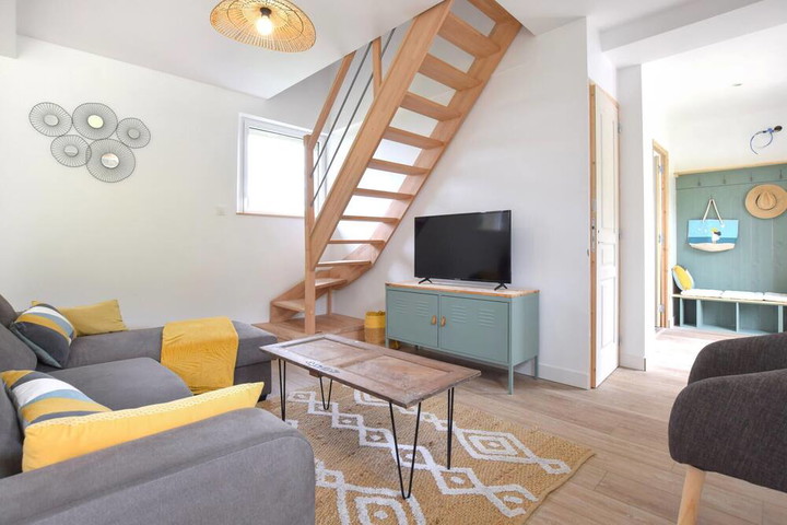 3 Bedroom Lovely Home In La Pernelle - Basse-Normandie