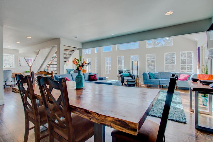 Large Luxury Mountain Home @ Base Of Pikes Peak, Private Heated Pool & Hot Tub - Manitou Springs, CO