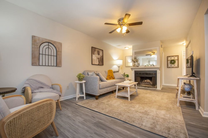 Serene Lodging With Indoor Fireplace - Norfolk, VA