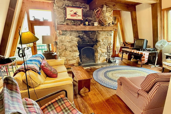 Rustic Pine Lodge - Cozy 4 Br Adirondack Escape - Adirondack, NY