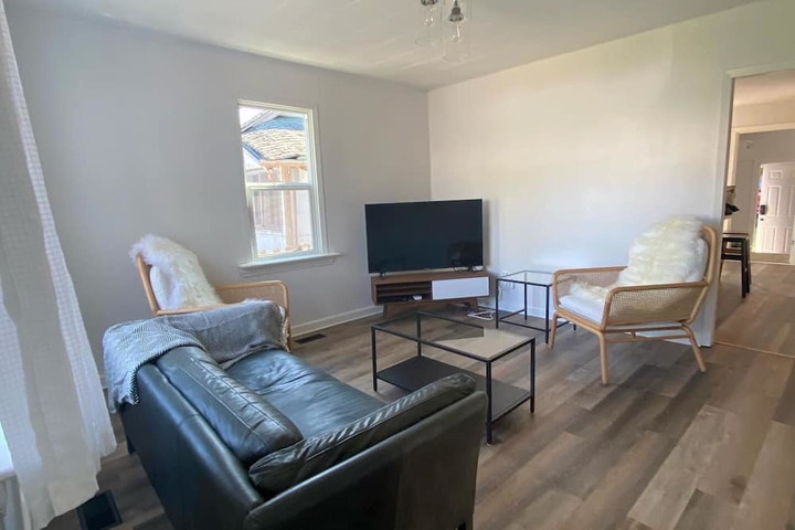 Downtown City Retreat | Pet Friendly | Sip, Lake, Repeat - Penticton