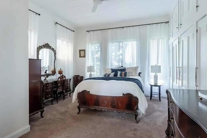 2 Bedroom Condo Right In Town With Central A/c, Fireplace, And Private Patio - Tiverton, RI