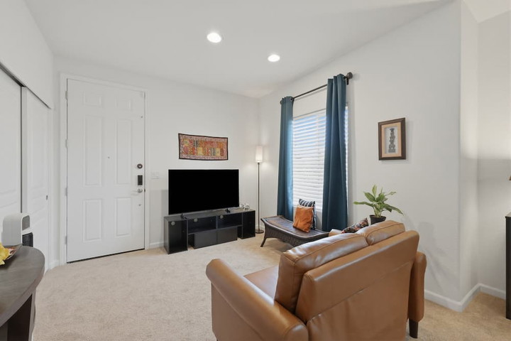 New! Elk Cove  Couple's Basecamp - Elk Grove, CA