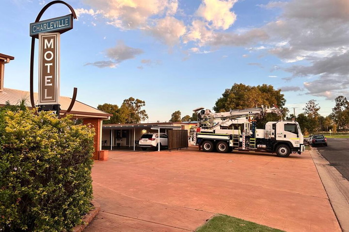 Premium Queen Charleville - Charleville