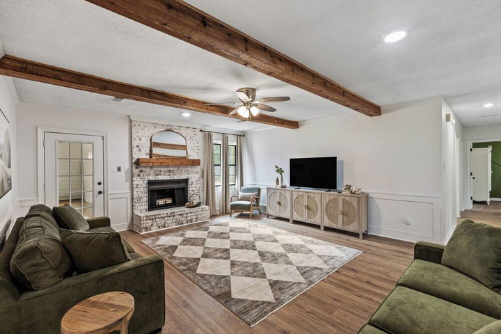 5br Near Graceland Sleeps 10 With Piano, Fire Pit, And Games - Southaven, MS