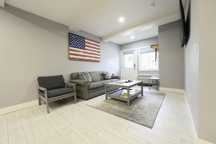 Sleeps 4 Adults & 1 Child. Ski In Ski Out. Washer/dryer Wifi, New King Bed - Michigan