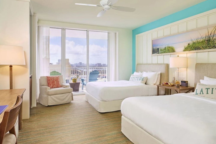 Better Choice For Your Vacation! 4 Relaxing Units, Pool, Beachfront Property! - Dania Beach, FL