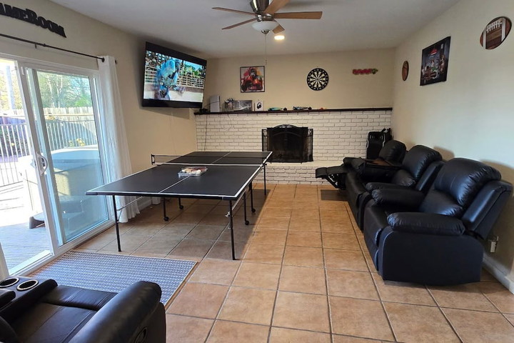 Apex Home Charming 3-bedroom House With Ac In Sacramento, Pool, & Game Room - Roseville, CA