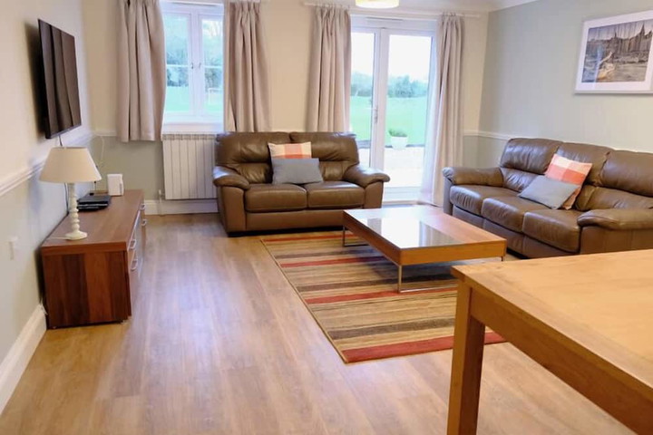 Light & Spacious Ground-floor Cottage With Terrace - Guernsey