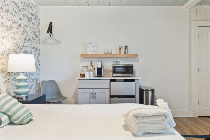 Folliday Inn - The Triple - Room 24 - Folly Beach, SC