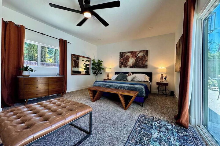 4br · Pool · Fenced Yard · Garage · Tree-lined Street - Sacramento, CA