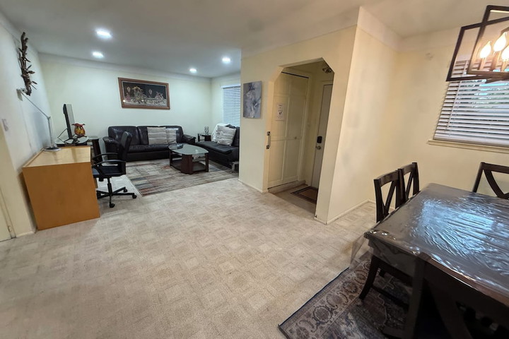 Golfview 4-bedroom 2 Bath Entire Home Near Trinity Hospital Major Highway 275/96 - Westland, MI