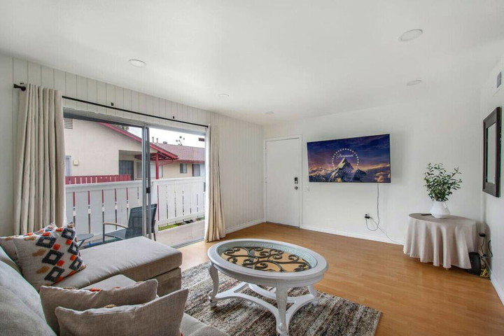 1bed/1bth | Close To Shopping, Eating, Theme Parks - Santa Ana, CA