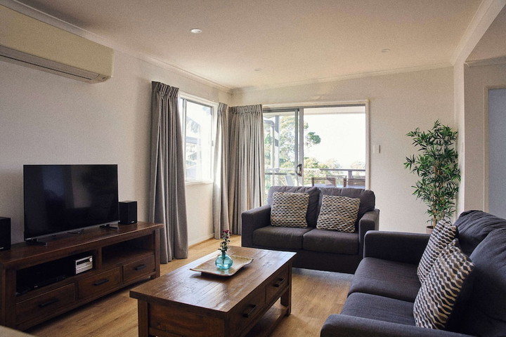Currowan House - Three-bedroom Home With Balcony ( - Mollymook