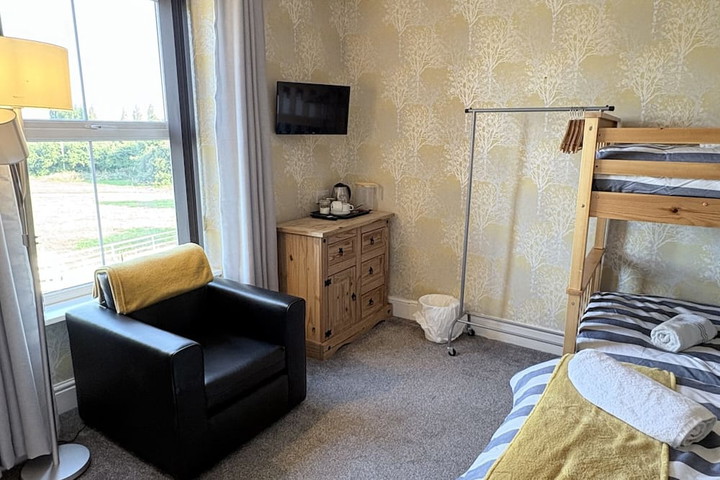Hay Meadow | Family Room  | No Pets - Caernarfon