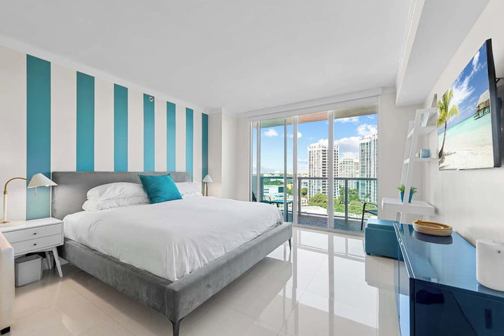 Arya Luxury Adjoining Suites Ocean View - Kendall, FL