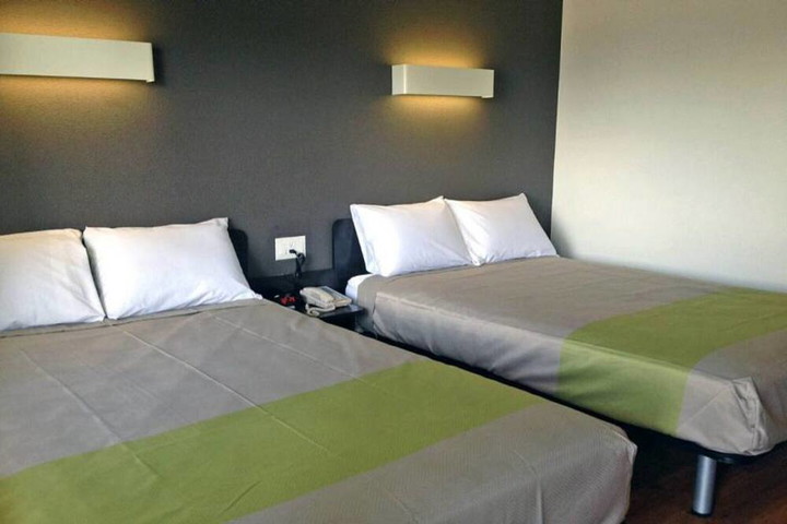 2 Full Beds|ns| Kitchen - Cypress, CA
