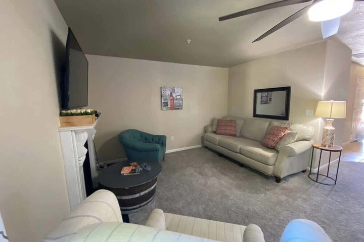 Townhouse Close To Shopping Hospitals &Restaurants - Modesto, CA