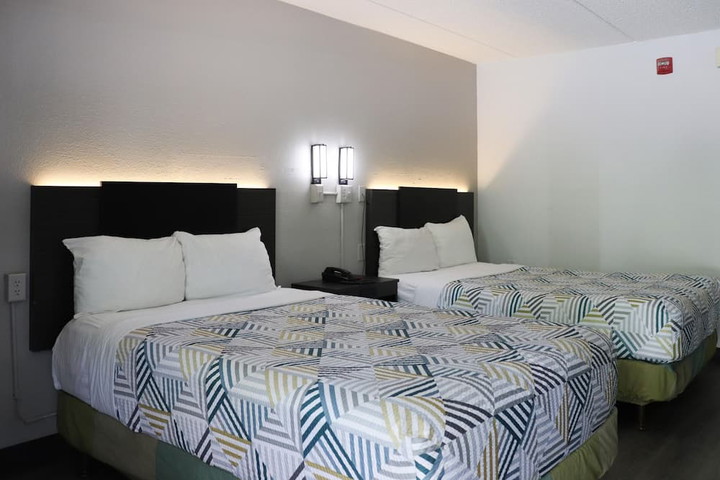 2 Full Beds | Mobil Access Ri Shwr Micfridge - Homewood, AL