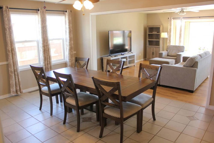 Quiet Neighborhood, Relaxing Wrap Around Deck With Fire Pit. Short Walk To Town. - Lander, WY