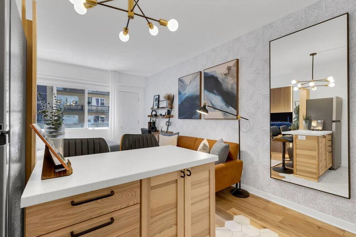 Downtown Montreal Sherbrooke Suite | Balcony, Queen Bed, Sofa Bed, Parking & Tv - Longueuil