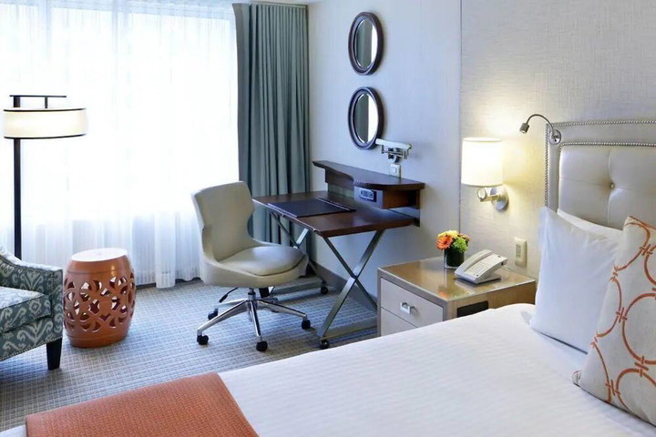 Seaport Boston | Deluxe King | Steps To Museums, Shops, Breweries - Revere, MA
