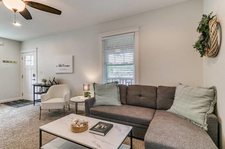Prime Location: Downtown Modern 3br Retreat - Des Moines, IA