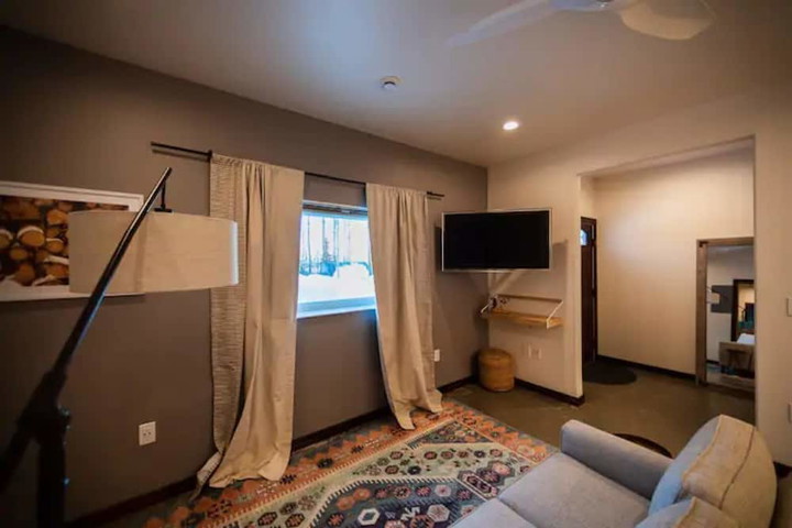 Beautiful, 1 Bedroom In The Hills Of Fairbanks - Fairbanks, AK