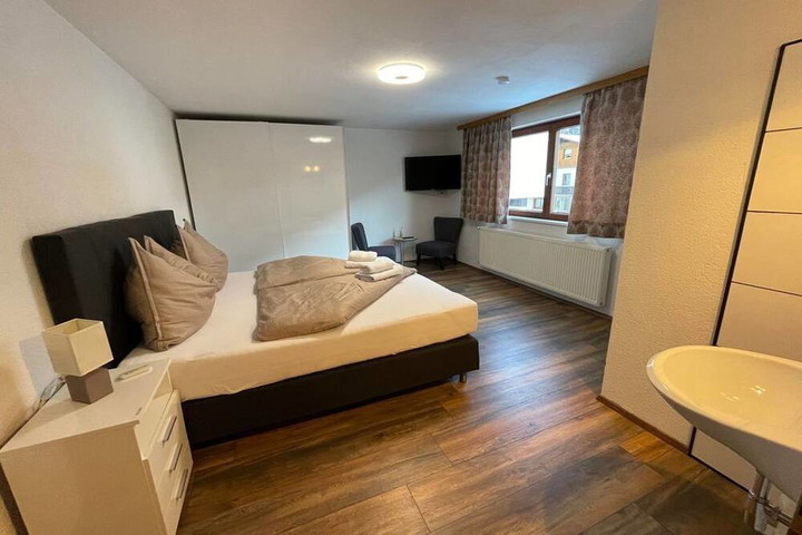 Room 6 Körbersee - Double, Shared Bathroom - Haus St. Martin - Lech