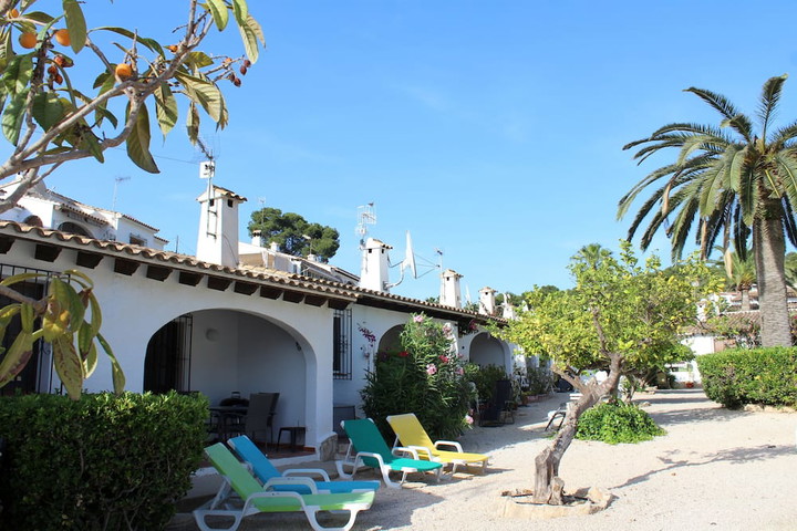 Bungalow Limoneros, Beautiful Gardens, Communal Pool, Town Centre 5 Minutes Walk - Moraira