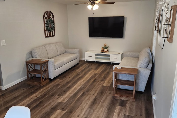 Beautiful Creekside Home Near Uiuc - Champaign, IL