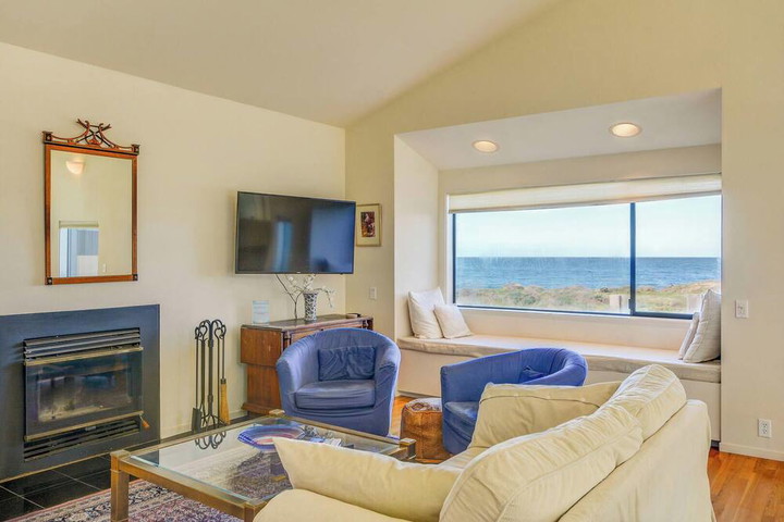 Neel Nirvana | Deck W/ Bbq & Community Pool! - Gualala, CA