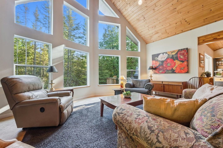 Private Thirty Five Acre Tobermory Retreat With Trails, Open-concept Living, And Close To Attractions. - Tobermory